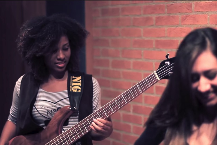 Ana Karina Sebastião and Lari Basilio: Groove Delas – No Treble