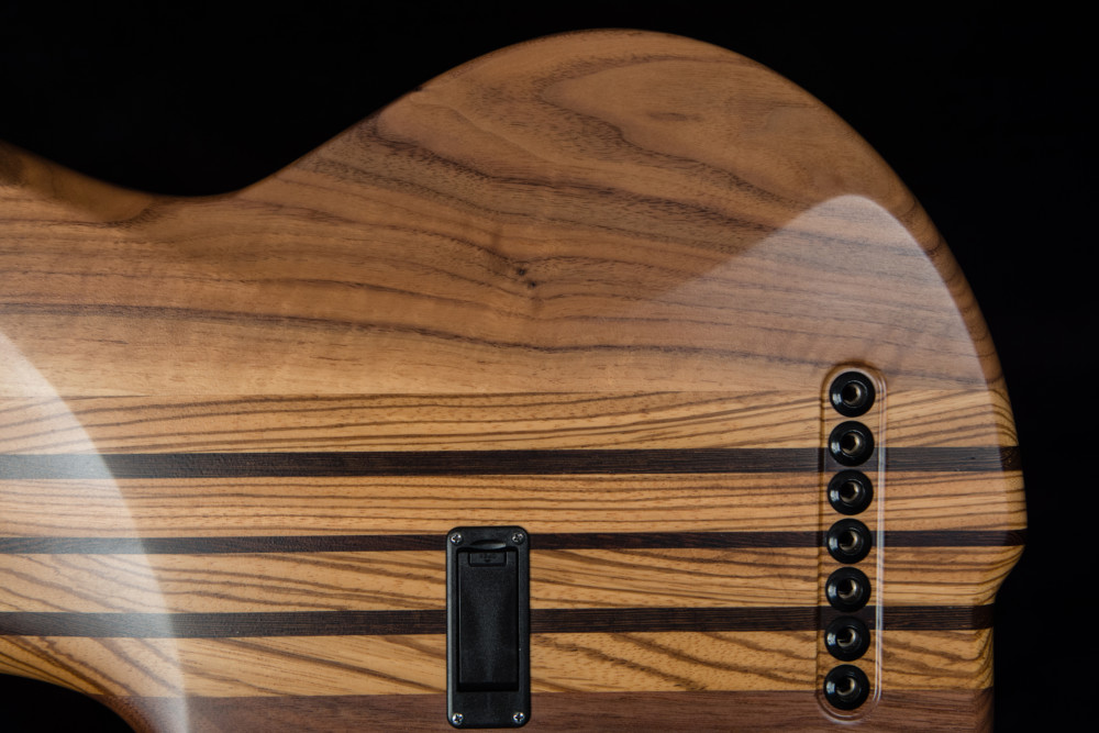 Bass of the Week: Conklin Guitars OM – No Treble