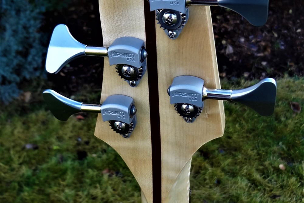 Bass of the Week: R. Low. Vaughn 34? Scale Four-String – No Treble