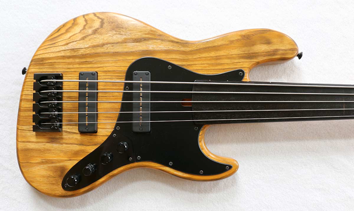 Bass of the Week: Devon Bass J5 Classic Fretless – No Treble