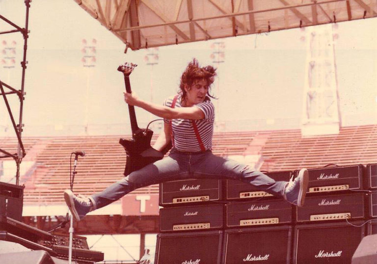 In Memoriam: Pete Way – No Treble