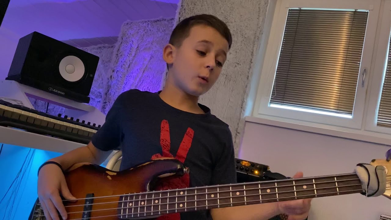 Áron Hodek: Q&A with AronTheBassist – No Treble