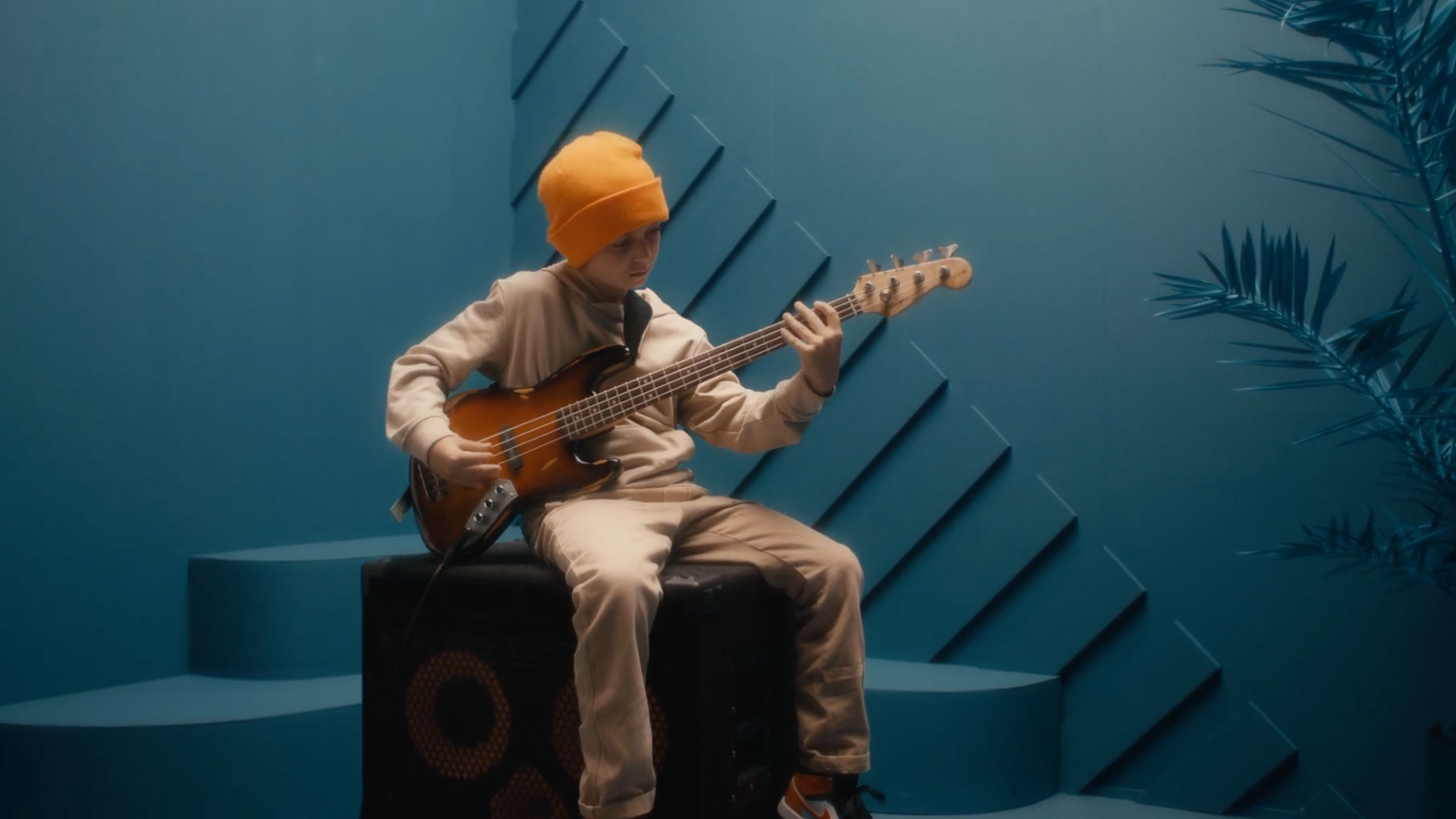 Áron Hodek: Never Give Up (feat. Doobie Powell) – No Treble