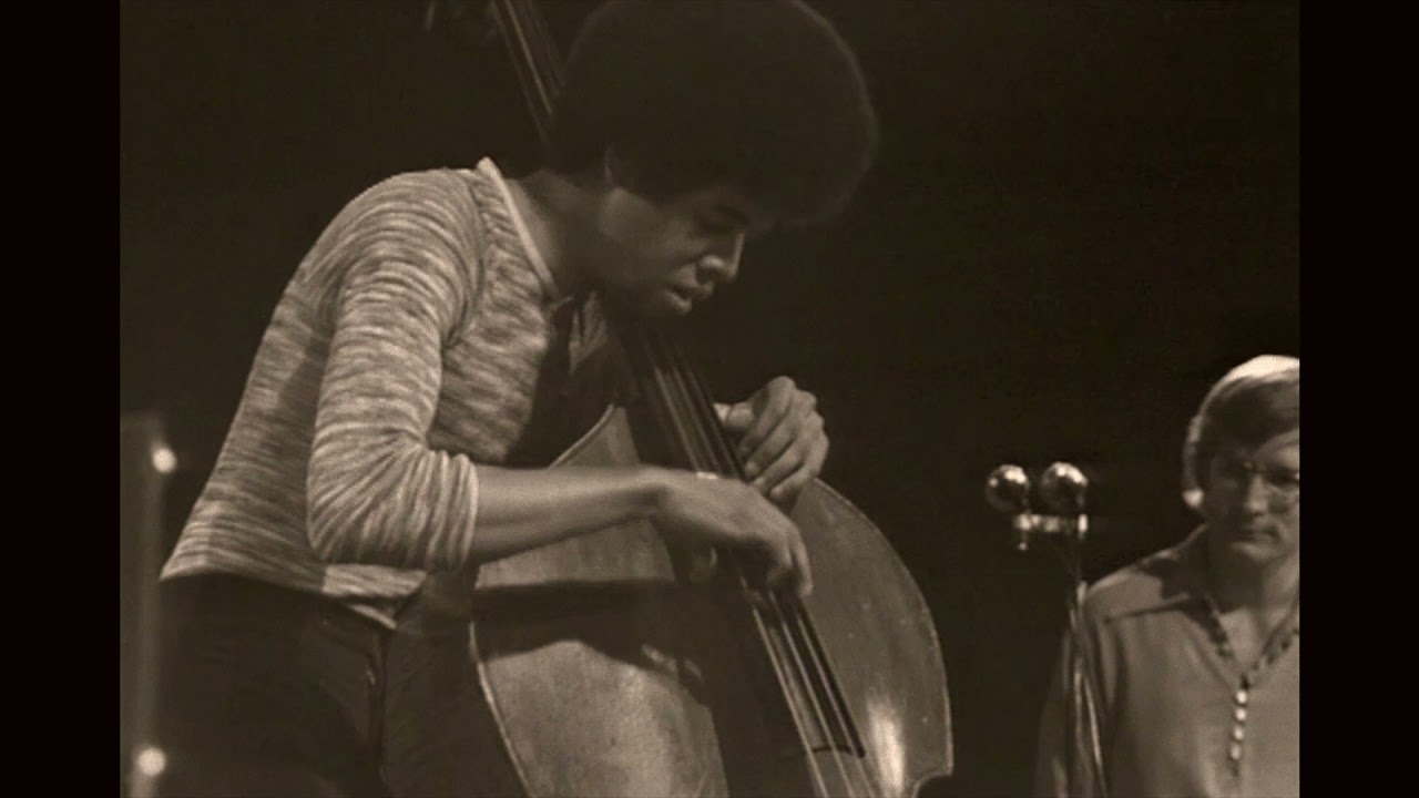Stanley Clarke: Bass Solo (1972) – No Treble