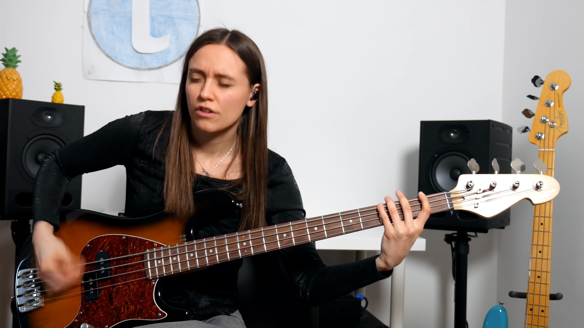 Julia Hofer: Top 5 Bee Gees Bass Lines – No Treble