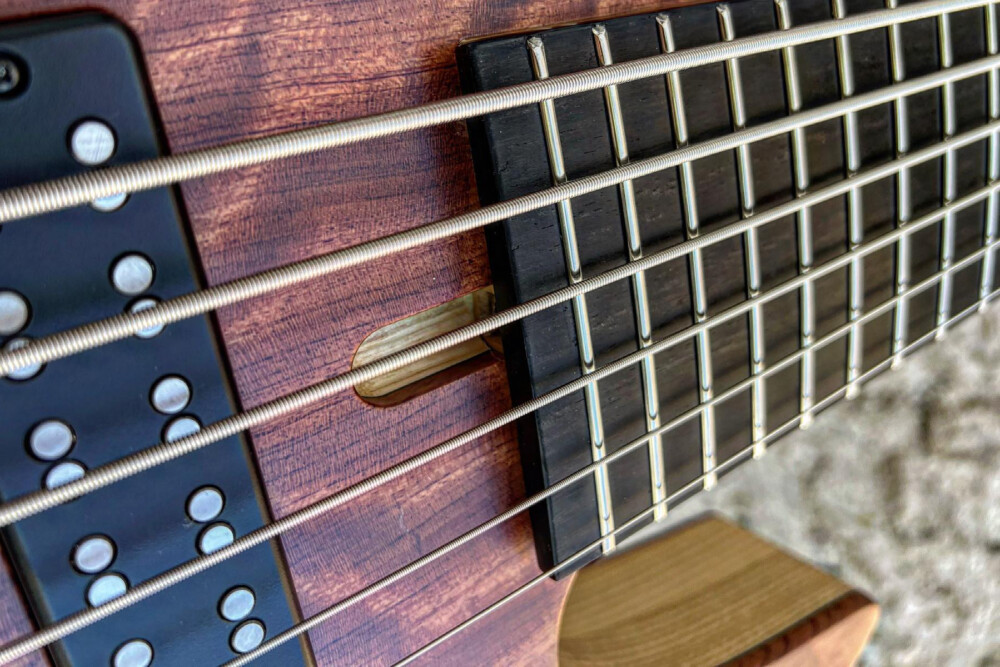 Bass of the Week: Swan Custom Basses Omicron Brutus “Concept” – No Treble