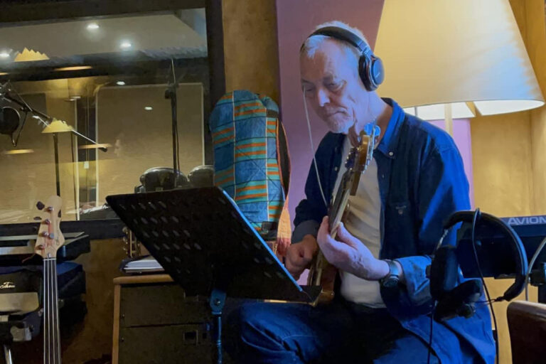 In Memoriam: John Giblin – No Treble