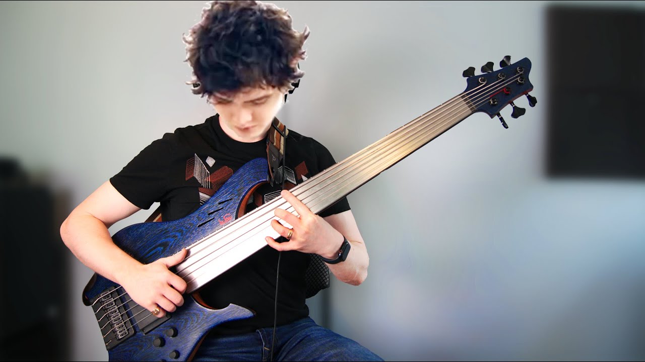 Charles Berthoud: “Playing God” on Fretless Bass – No Treble