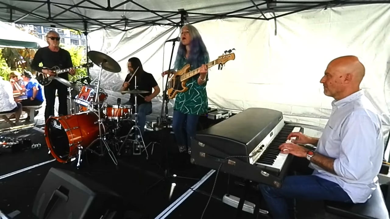 Rebecca Johnson Band: Living For The City – No Treble