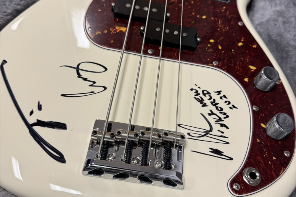 Primus Auctioning Festival-Played Fenders for Charity – No Treble