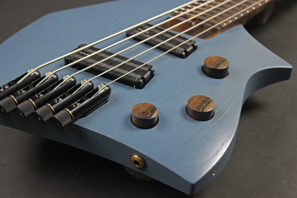 Bass of the Week: Meta Guitars Veil Long Scale – No Treble