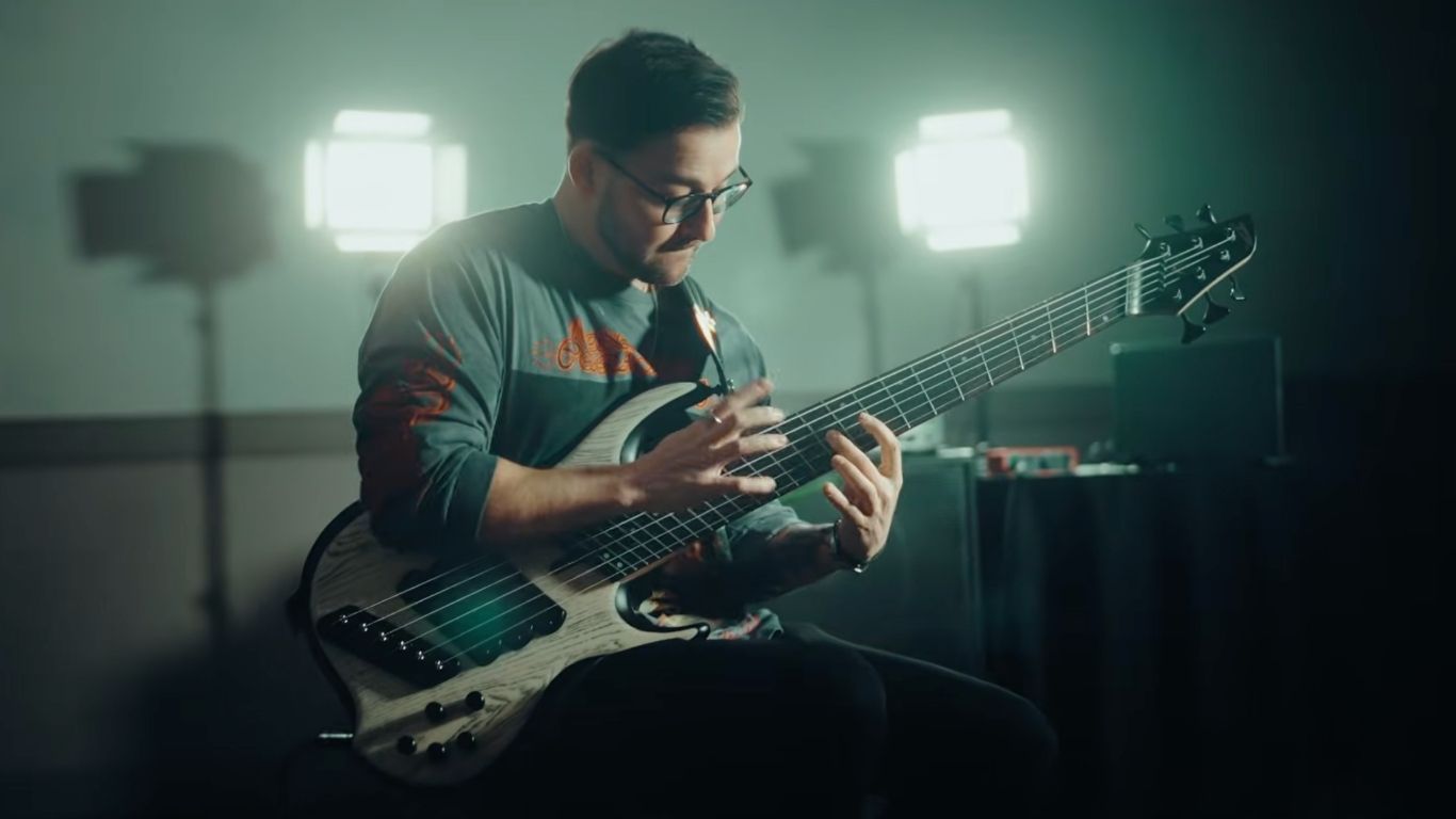 Jacob Umansky Just Dropped “SOL,” Showcasing His 6-String Multiscale ...